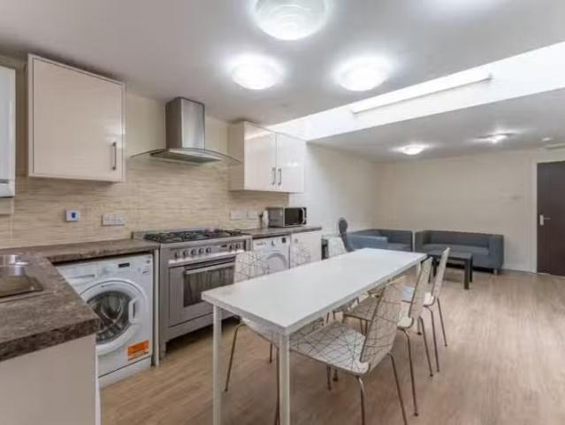 6 bedroom terraced house for rent in Hubert Road, Selly Oak, B.