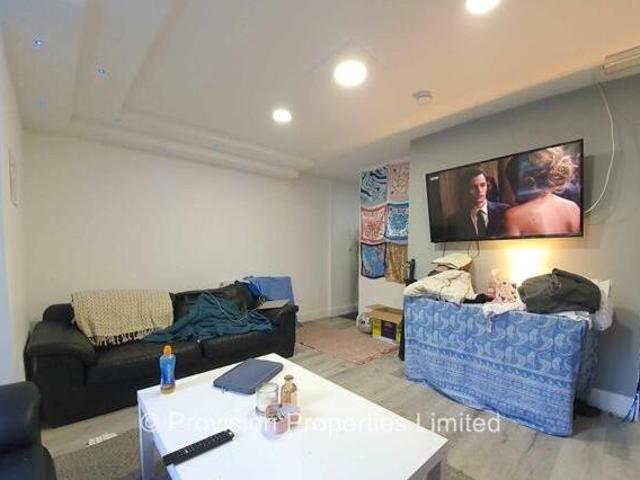 6 Bedroom Terraced House For Rent In Hyde Park, Leeds