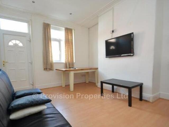 6 Bedroom Terraced House For Rent In Hyde Park, Leeds