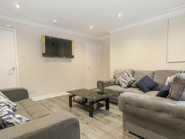 6 Bedroom Terraced House For Rent In Leeds