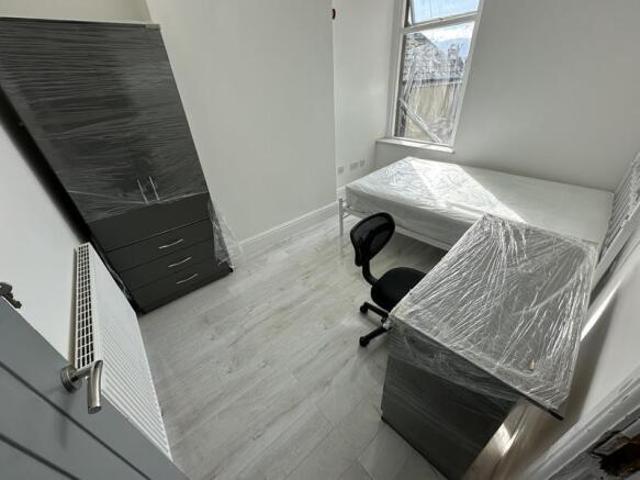 6 bedroom terraced house for rent in Lisvane Street, Cathays, Cardiff, CF24