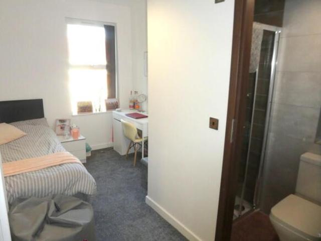 6 bedroom terraced house for rent in Monica Grove, Manchester, M19
