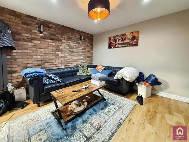 6 bedroom terraced house for rent in Moseley Road, Fallowfield, M14