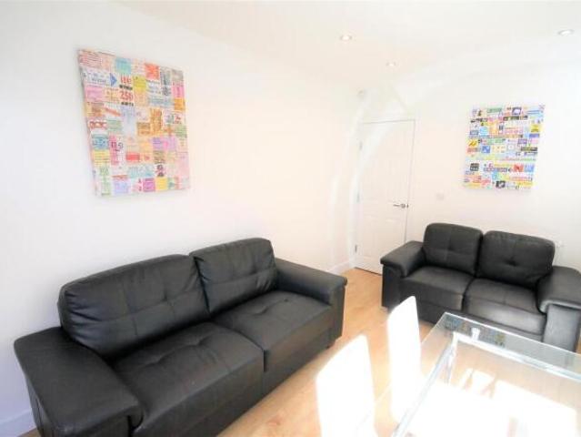 6 bedroom terraced house for rent in Moseley Road, Fallowfield, M14