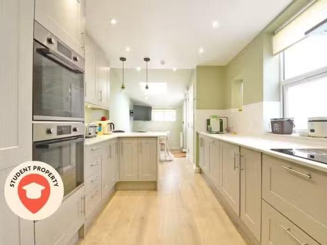 6 bedroom terraced house for rent in Maxse Road, Knowle, Brist.