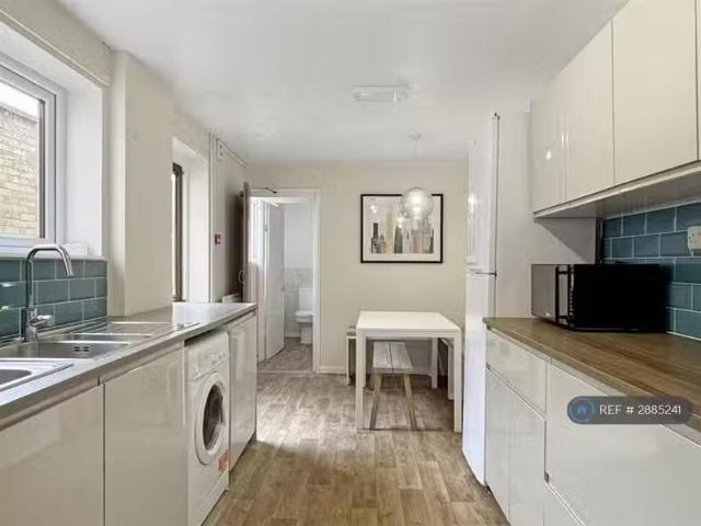 6 bedroom terraced house for rent in Madras Road, Cambridge, CB1