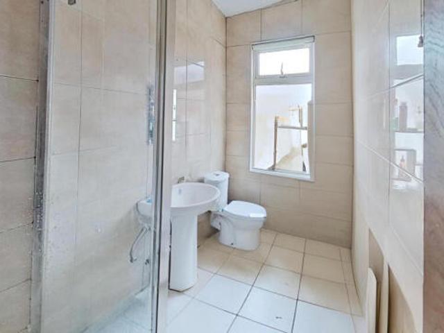 6 bedroom terraced house for rent in Manor Drive, Hyde Park, Leeds, West Yorkshire, LS6