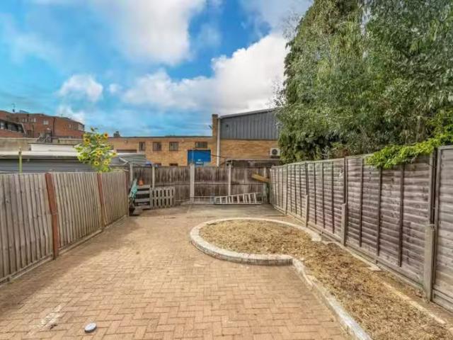 6 bedroom terraced house for rent in Manor Park Road, Manor Pa.