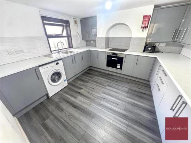 6 bedroom terraced house for rent in Milton Road, Gravesend, DA12