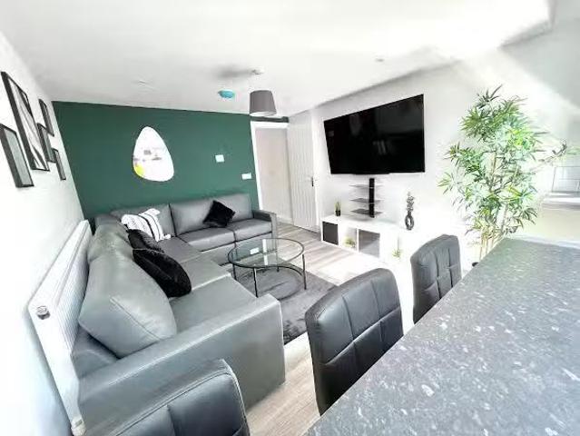 6 bedroom terraced house for rent in Northfield Road, Coventry.