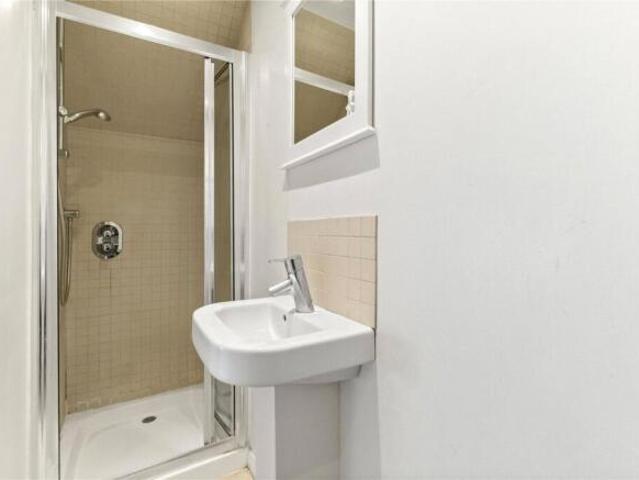 6 bedroom terraced house for rent in Sainfoin Road, SW17
