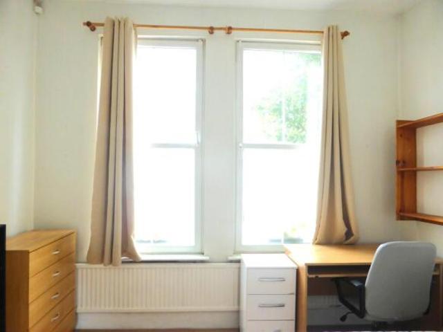 6 bedroom terraced house for rent in Senrab Street, London, E1