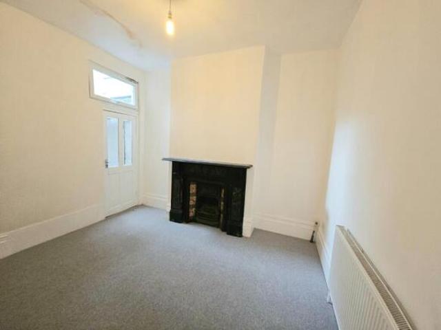 6 bedroom terraced house for rent in Sidney Road, London, E7