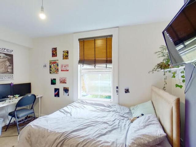 6 bedroom terraced house for rent in St Anns Avenue, Burley, Leeds, West Yorkshire, LS4