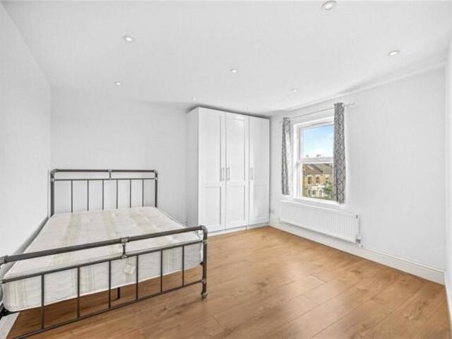 6 bedroom terraced house for rent in St. Albans Crescent, Wood Green, London, N22