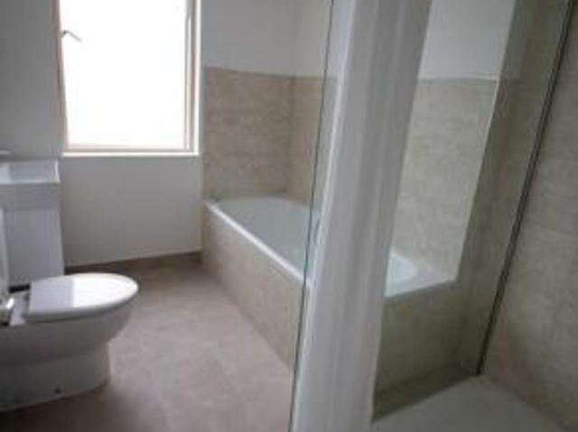 6 bedroom terraced house for rent in St Mary's Road, London, SE15