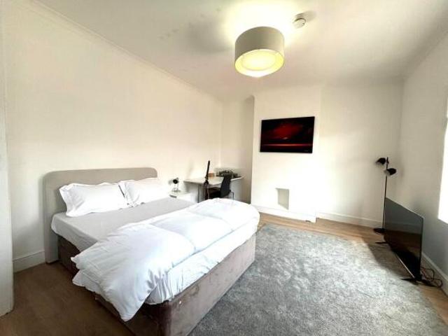 6 bedroom terraced house for rent in Stirling Road, Edgbaston, B16
