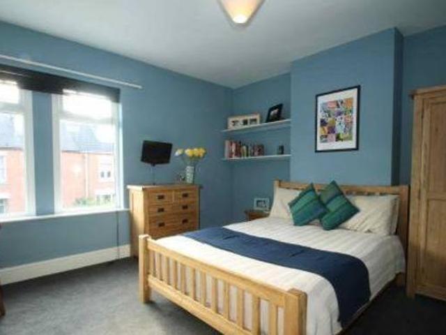 6 bedroom terraced house for rent in Park Road Loughborough LE11