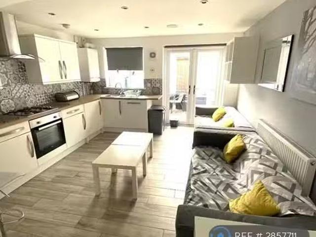 6 bedroom terraced house for rent in Parkfield Place, Cardiff.