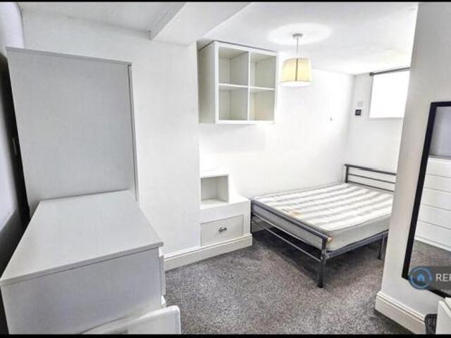 6 bedroom terraced house for rent in Parkfield Place, Cardiff, CF14