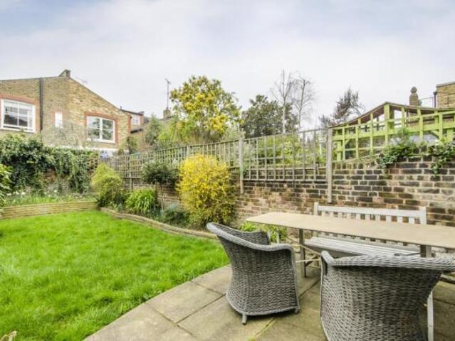 6 bedroom terraced house for rent in Perrymead Street SW6
