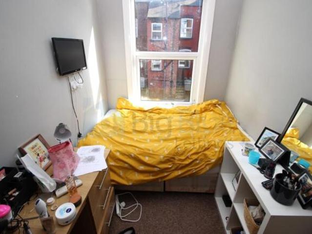 6 bedroom terraced house for rent in Queens Road, Hyde Park, Prime Location!,LS6
