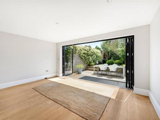 6 bedroom terraced house for rent in Queensmill Road, London, SW6