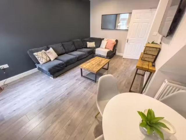 6 bedroom terraced house for rent in Romer Road, L6 6DJ,, L6