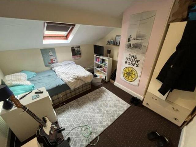 6 bedroom terraced house for rent in Regent Park Avenue, Hyde Leeds, LS6