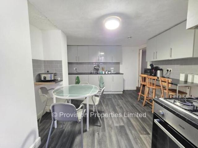 6 bedroom terraced house for rent in Richmond Avenue, Hyde Park, Leeds, LS6