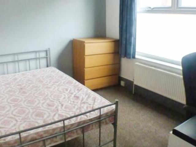 6 bedroom terraced house for rent in Richmond Road, Manchester, Greater Manchester, M14