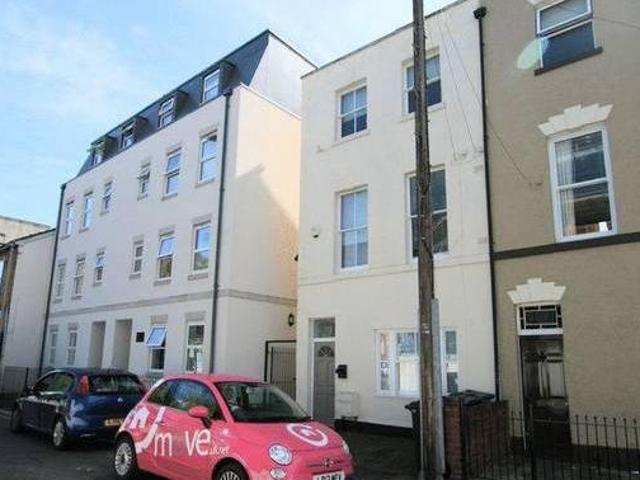 6 bedroom terraced house for rent in Wellington Street Gloucester GL1