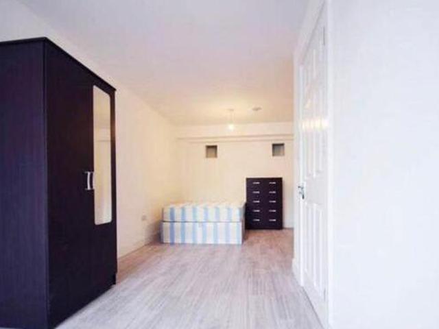 6 Bedroom Terraced House For Rent In West Drayton