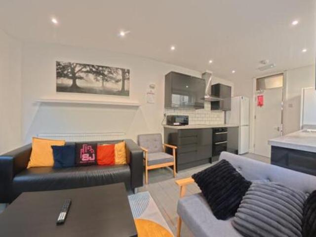 6 bedroom terraced house for rent in Whippingham Road, Brighton, BN2