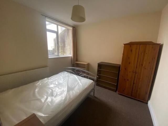6 bedroom terraced house for rent in Whitchurch Road, Cardiff, CF14