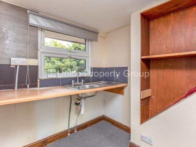 6 bedroom terraced house for rent in Torrens Road, London, E15