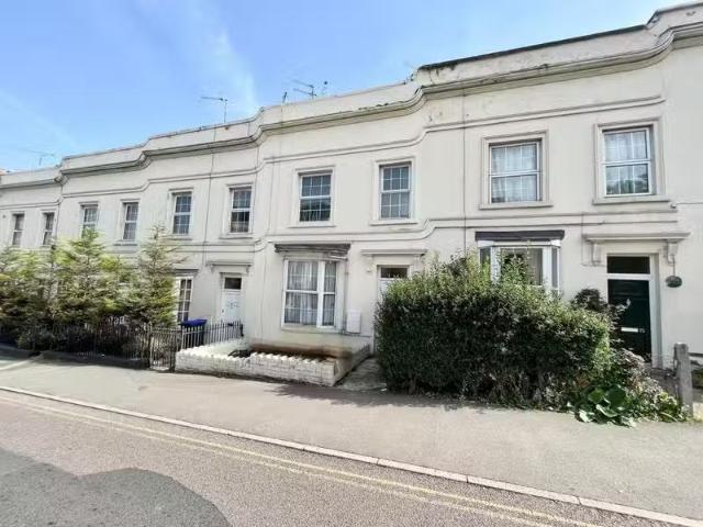 6 bedroom terraced house for rent in Tachbrook Road, Leamingto.