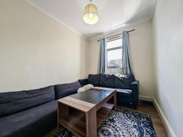 5 bedroom terraced house for rent in Thurso Street, London, SW17