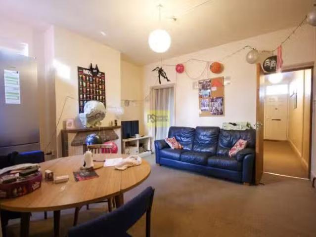 6 bedroom terraced house for rent in Tiverton Road, Selly Oak.