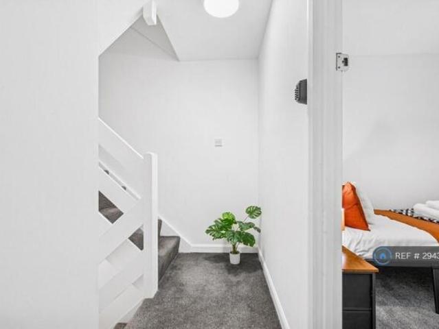6 bedroom terraced house for rent in Timber Dene, Bristol, BS16