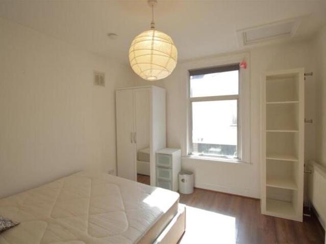 6 bedroom terraced house for rent in Trelawn Road, Brixton, SW2