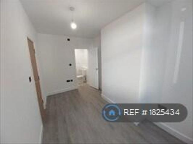 6 bedroom terraced house for rent in Upper Luton Road, Chatham, ME5