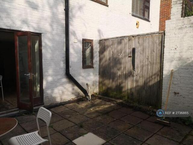 6 bedroom terraced house for rent in Upper Park Place, Brighton, BN2