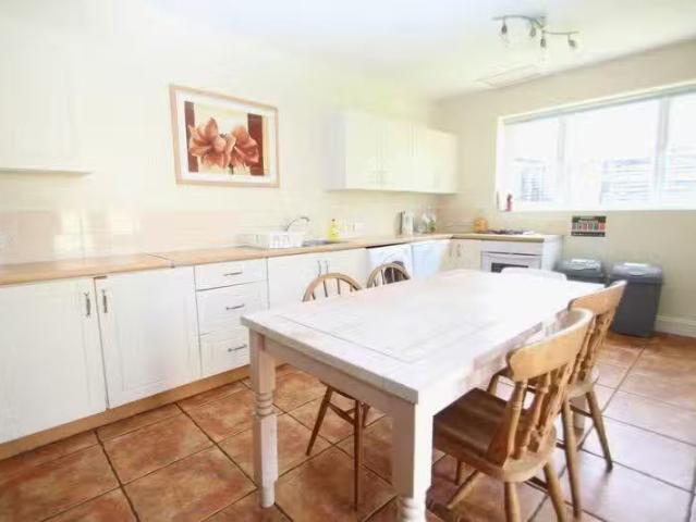 6 bedroom terraced house for rent in Victoria Road, Bournemout.