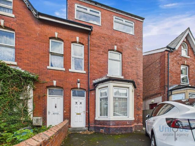 6 bedroom terraced house for sale