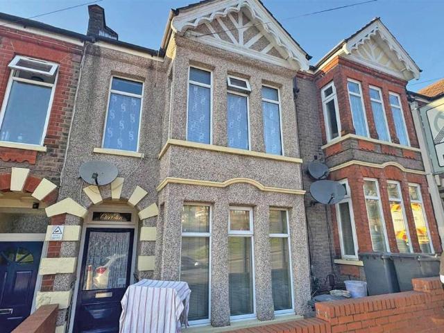 6 bedroom terraced house for sale