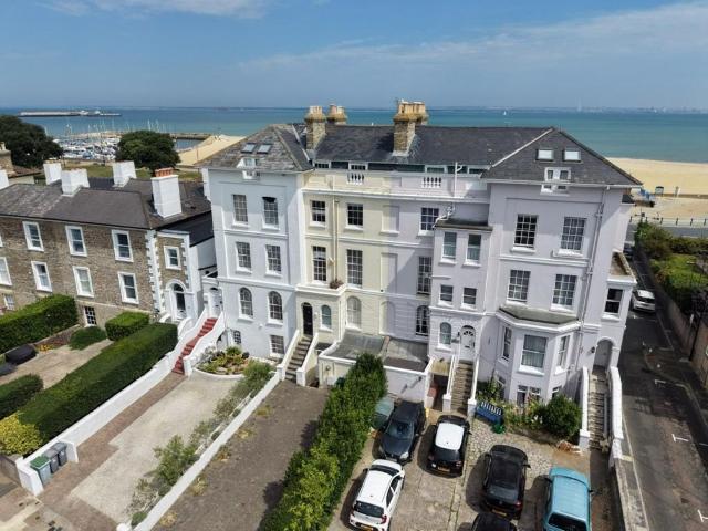 6 bedroom terraced house for sale