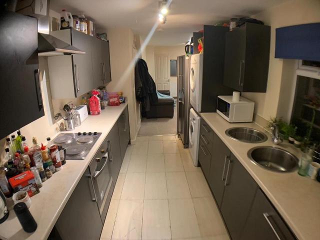 6 bedroom terraced house for sale