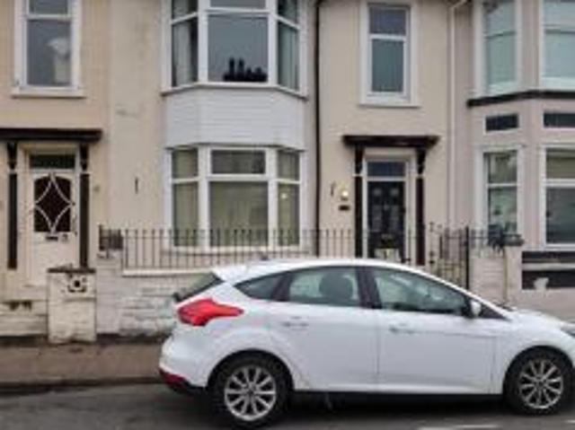 6 bedroom terraced house for sale