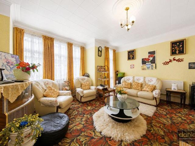 6 bedroom terraced house for sale